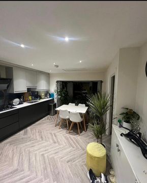 Hendon Way, London NW2, 2 bed detached house to rent, £2,400 pcm - Zoopla