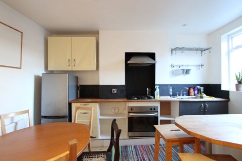 2 bed flat to rent in Grove Lane, London SE5, £1,845 pcm - Zoopla
