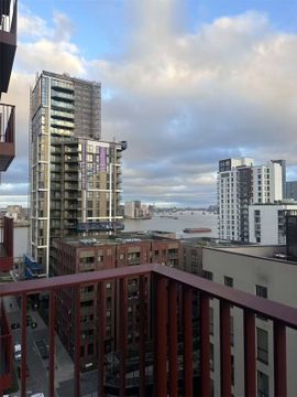 The Beacon, Peninsula Gardens, London SE10, 1 bed flat to rent, £2,200 ...