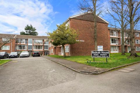 Redruth House, Sutton SM2, 1 bed flat for sale, £242,500 - Zoopla