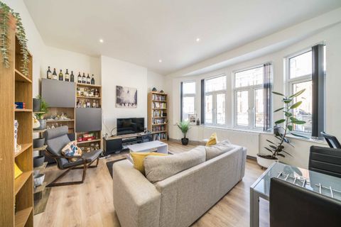 2 bed flat to rent in Upper Tooting Road, London SW17, £2,300 pcm - Zoopla