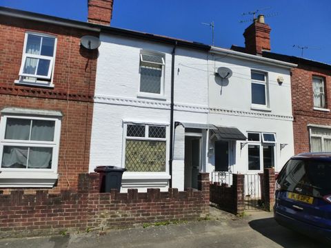 3 bed terraced house to rent in Adelaide Road, Reading, Berkshire RG6, £1,500 pcm - Zoopla