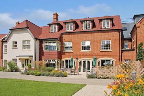 2 bed property for sale in Winchester Road, Wickham, Fareham PO17, £ ...