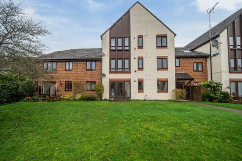 1 bed flat for sale in Rex Court, Haslemere GU27, £110,000 - Zoopla