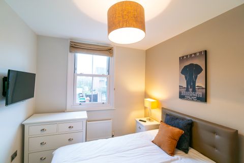 College Road, Reading RG6, Room to rent, £695 pcm - Zoopla