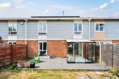 Tintern Close, Basingstoke RG24, 3 bed terraced house to rent, £1,500 pcm - Zoopla