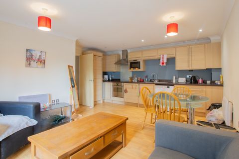 Quayside Drive, Colchester CO2, 2 bed flat for sale, £170,000 - Zoopla