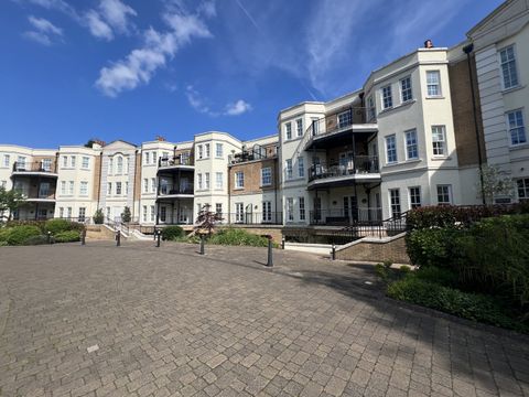 2 bed flat to rent in Wilberforce Court Holwood Estate, Westerham Road ...