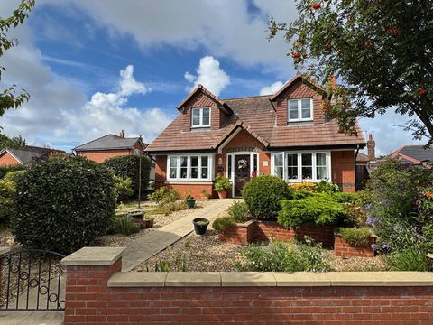 Common Edge Road, Blackpool FY4, 4 bed detached bungalow for sale, £ ...