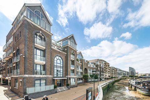 2 bed flat to rent in Ivory House, Plantation Wharf, Battersea, London ...