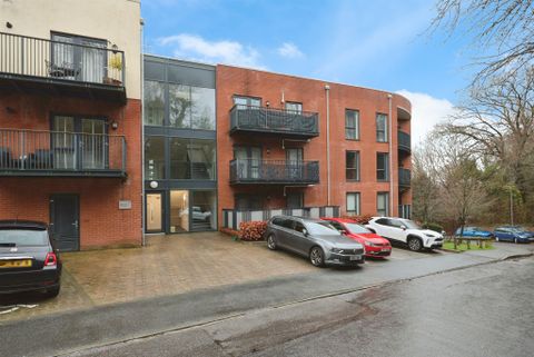 Olympic Way, High Wycombe HP13, 2 bed flat for sale, £250,000 - Zoopla