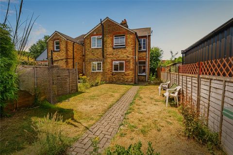 Albury Road, Merstham, Redhill, Surrey RH1, 3 bed detached house for ...