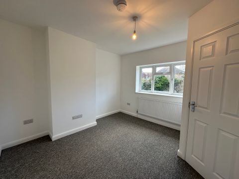 Room to rent in Percival Road, Eastbourne BN22, £750 pcm - Zoopla