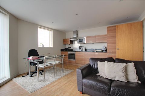 2 bed flat to rent in Merchants Place, Reading, Berkshire RG1, £1,400 ...