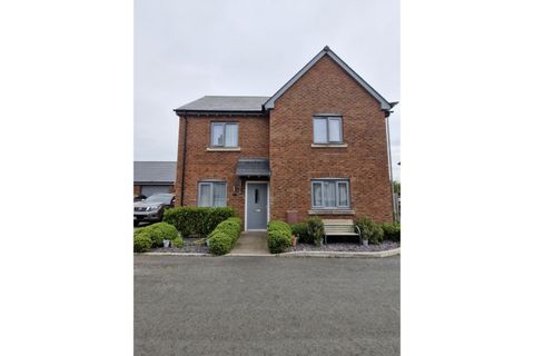 4 bed detached house for sale in Garnstone Drive, Hereford HR4, £ ...