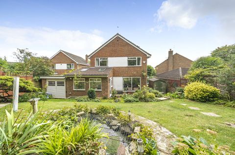 4 bed detached house for sale in Boxgrove, Guildford, Surrey GU1, £ ...