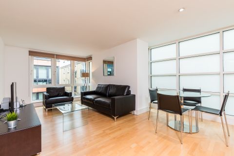1 bed flat to rent in Sir John Lyon House, High Timber Street, City ...