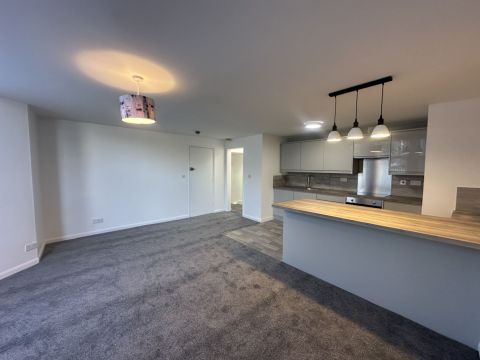 1 bed flat to rent in Trinity Road, Folkestone CT20, £850 pcm - Zoopla