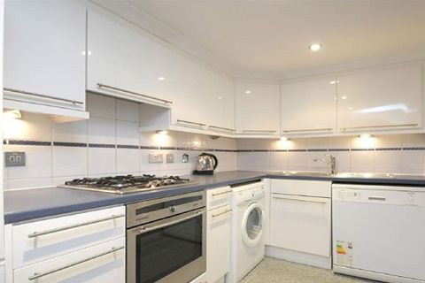 2 bed flat to rent in Belsize Park Gardens, Belsize Park NW3, £2,700 pcm - Zoopla