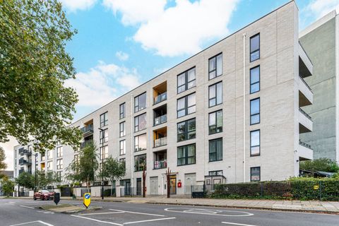 2 bed flat to rent in Barrington Road, Brixton, London SW9, £2,850 pcm ...