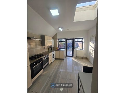 1 bed terraced house to rent in Nelson Road, London E4, £750 pcm - Zoopla