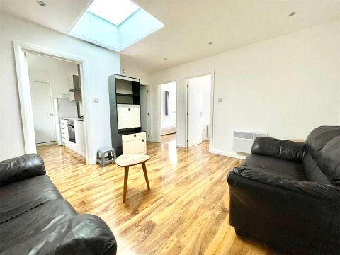3 bed flat to rent in Union Street, Reading, Berkshire RG1, £1,850 pcm ...