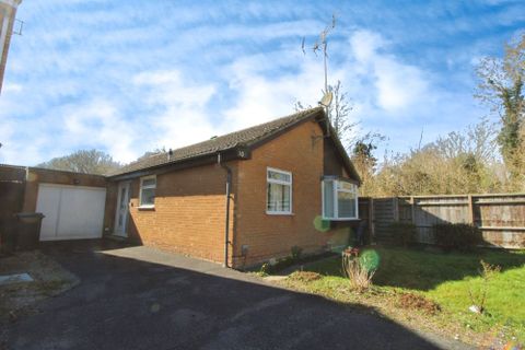 2 bed detached bungalow for sale in Basingstoke Close, Freshbrook SN5 ...