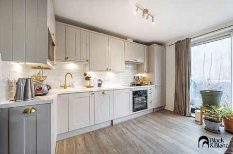 Addiscombe Grove, Croydon CR0, 2 bed flat for sale, £265,000 - Zoopla