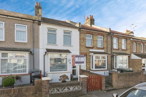 Churchill Road, Gravesend, Kent DA11, 2 bed terraced house for sale, £270,000 - Zoopla