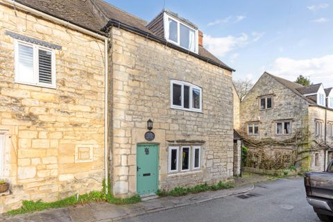 2 bed cottage to rent in Vicarage Street, Painswick, Stroud GL6, £1,295 pcm - Zoopla