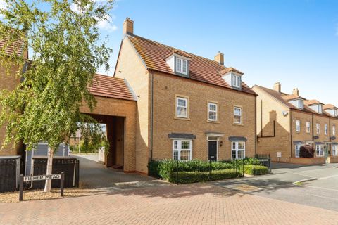 Fisher Mead, Biggleswade SG18, 2 bed flat for sale, £102,000 - Zoopla