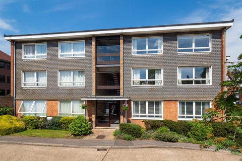 2 bed flat for sale in Meadow Road, Henley-On-Thames RG9, £355,000 - Zoopla