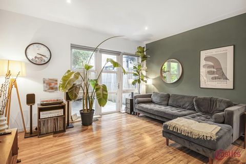 Reading Lane, Hackney E8, 3 bed flat to rent, £3,200 pcm - Zoopla