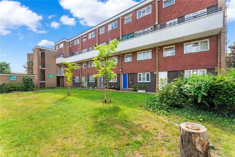2 bed flat for sale in Acre Road, Kingston Upon Thames KT2, £350,000 ...