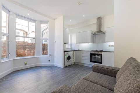 1 bed flat to rent in Connaught Road, Roath, Cardiff CF24, £850 pcm ...