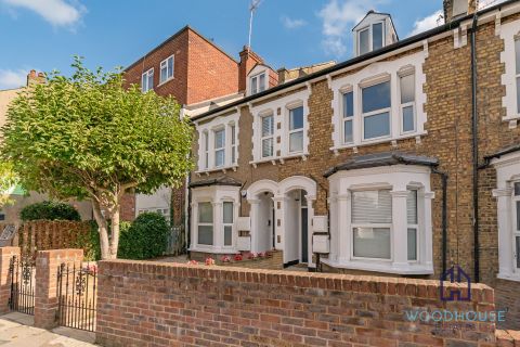 2 bed flat to rent in Trinity Road, London N22, £1,777 pcm - Zoopla