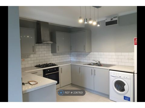 Room to rent in Springfield Street, Morriston, Swansea SA6, £450 pcm ...