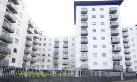 2 bed flat to rent in Edward Square, London SE16, £2,000 pcm - Zoopla