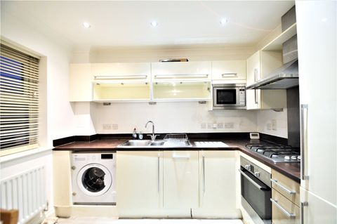 2 bed flat to rent in Solar Court, 119 Sydenham Road, Croydon, Surrey ...
