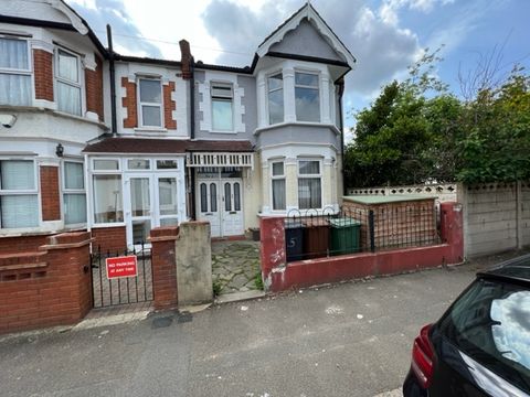 Epsom Road, Leyton E10, 2 bed maisonette to rent, £1,850 pcm - Zoopla