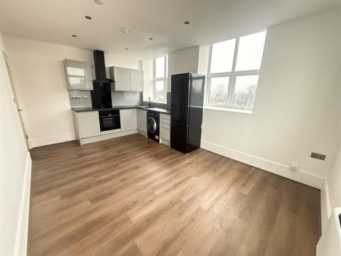 Quarry Court, Morley, Leeds LS27, 1 bed flat to rent, £700 pcm - Zoopla