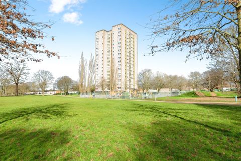 Harrow Court, Stevenage SG1, 2 bed flat for sale, £160,000 - Zoopla