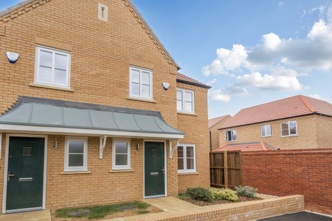 Kingfisher Drive, Upton NN5, 3 bed property to rent, £1,425 pcm - Zoopla