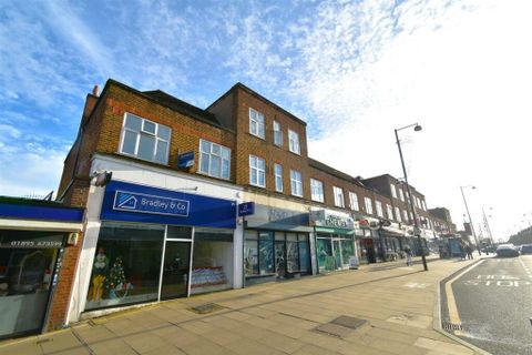 2 bed flat to rent in Victoria Road, Ruislip Manor, Ruislip HA4, £1,745 ...