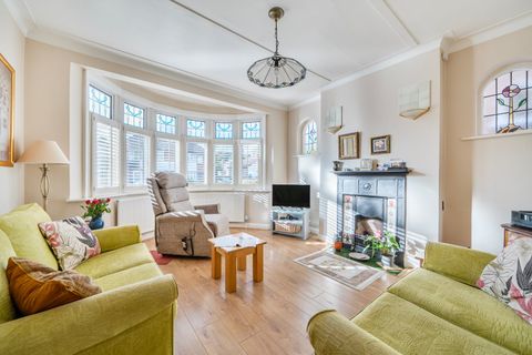 Friars Walk, London N14, 3 bed semi-detached house for sale, £825,000 ...