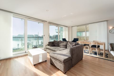 1 bed flat to rent in Wapping High Street, London E1W, £2,600 pcm - Zoopla