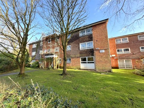 2 bed flat for sale in Addlestone Park, Addlestone, Surrey KT15, £ ...