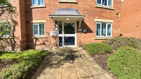 2 bed flat for sale in Langworthy Road, Salford M6, £132,000 - Zoopla