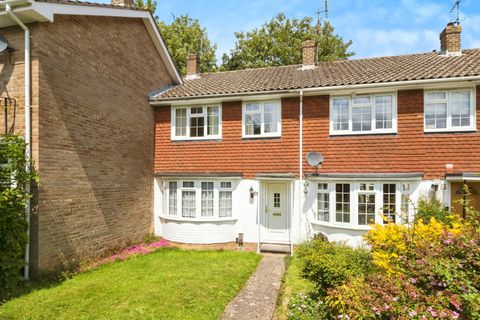 Lyndhurst Close, Crawley, West Sussex RH11, 3 bed terraced house for ...