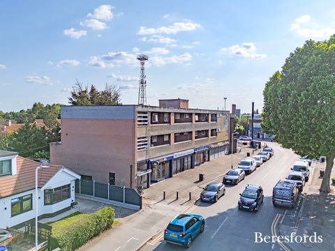 Moor Lane, Upminster RM14, 2 bed flat for sale, £260,000 - Zoopla
